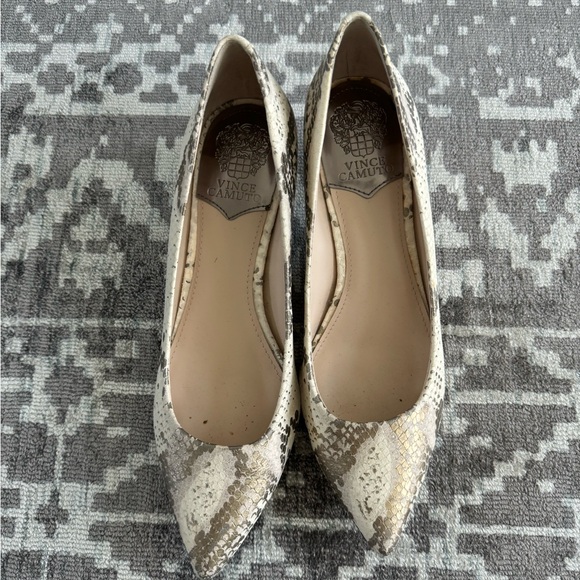 Vince Camuto | Shoes | Euc Vince Camuto Beige Cream Gold Kitten Heel ...